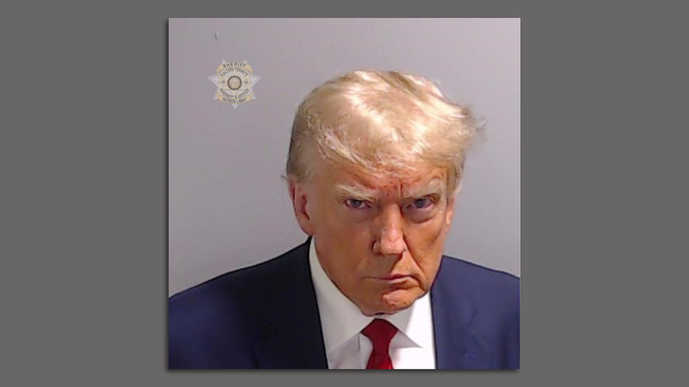 Donald Trump surrenders at Atlanta's Fulton County jail, has mug shot ...