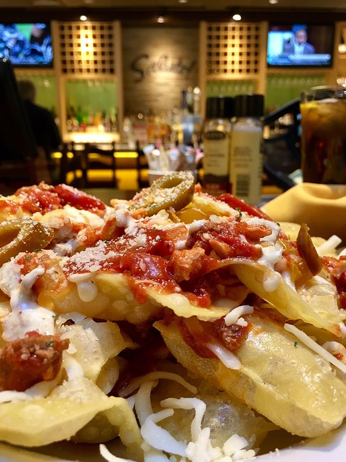 I ordered the 1,520-calorie “Italian Nachos” from Olive Garden - Axios ...