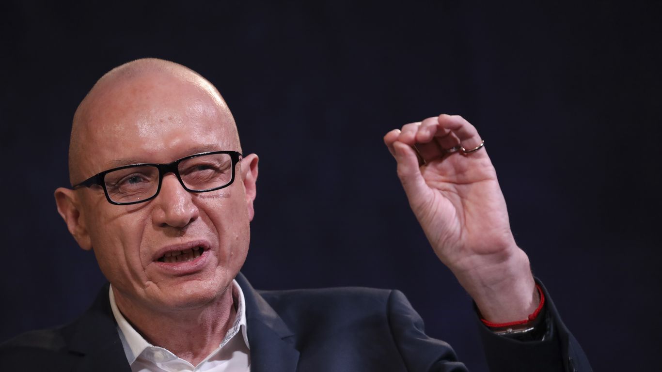 News Corp CEO Robert Thomson's contract renewed through 2030