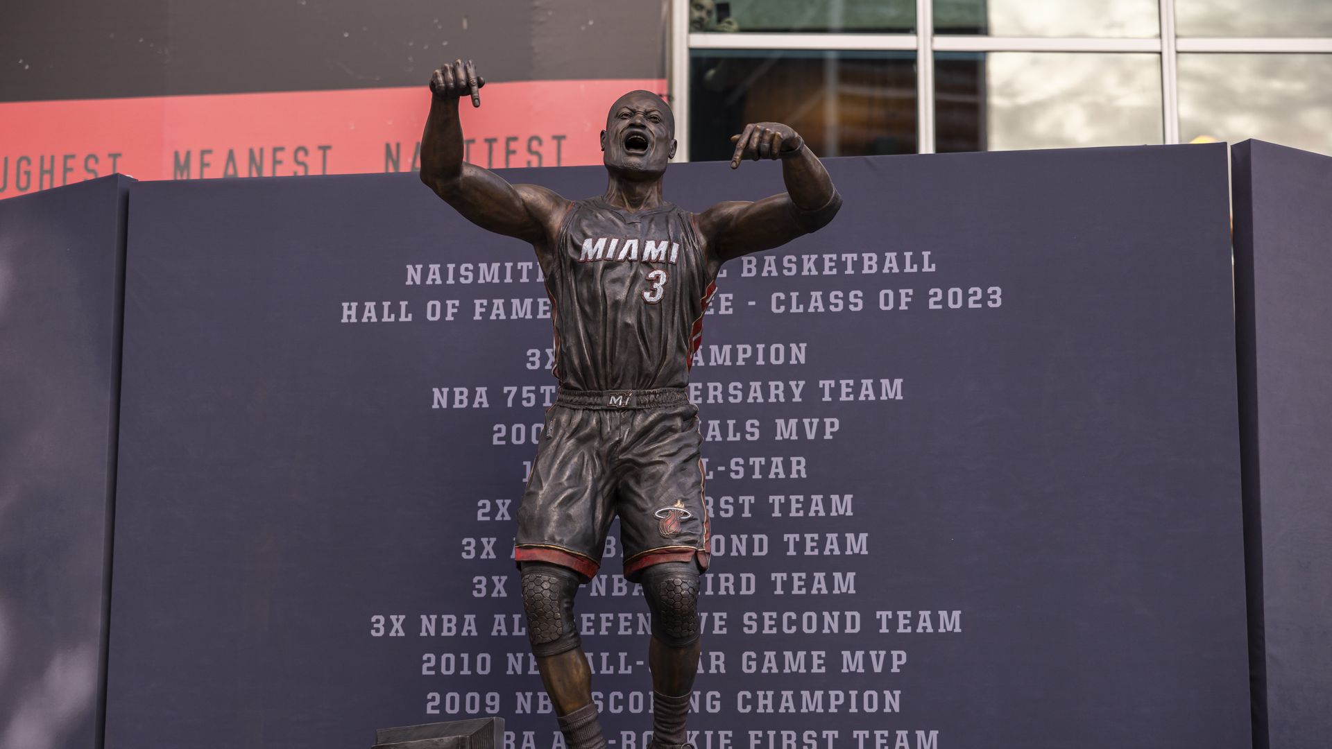 Heat legend Dwyane Wade honored with statue - Axios Miami