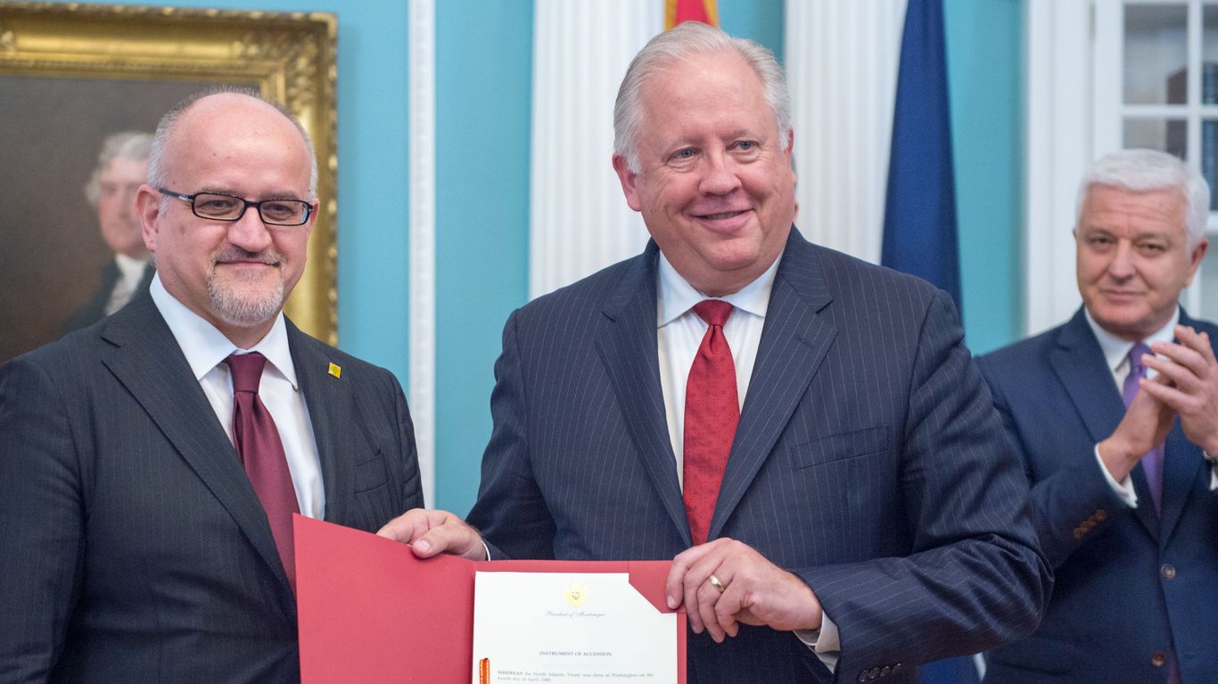 Third-ranking State Department official to step down