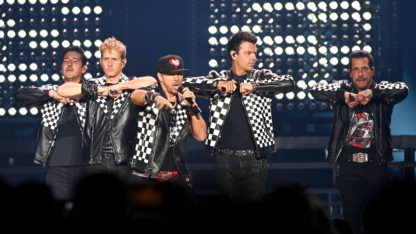 Staff picks: Cheap summer shows - Axios Chicago