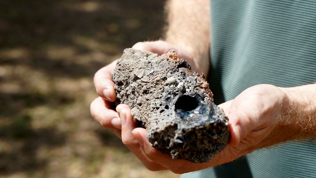 Florida geoscientist discovers new material in rock he bought on eBay ...