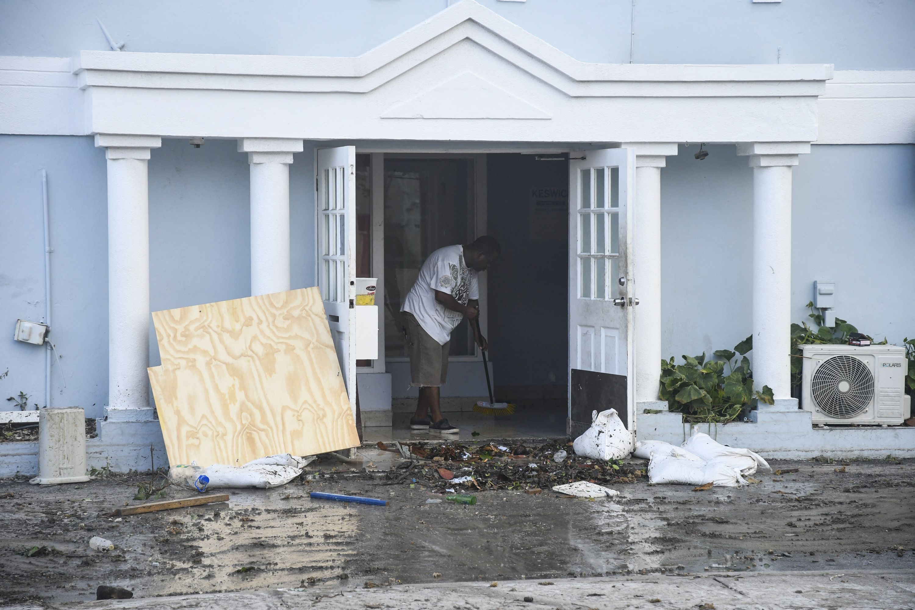 Hurricane Beryl slams Jamaica with heavy rains after wrecking Caribbean ...