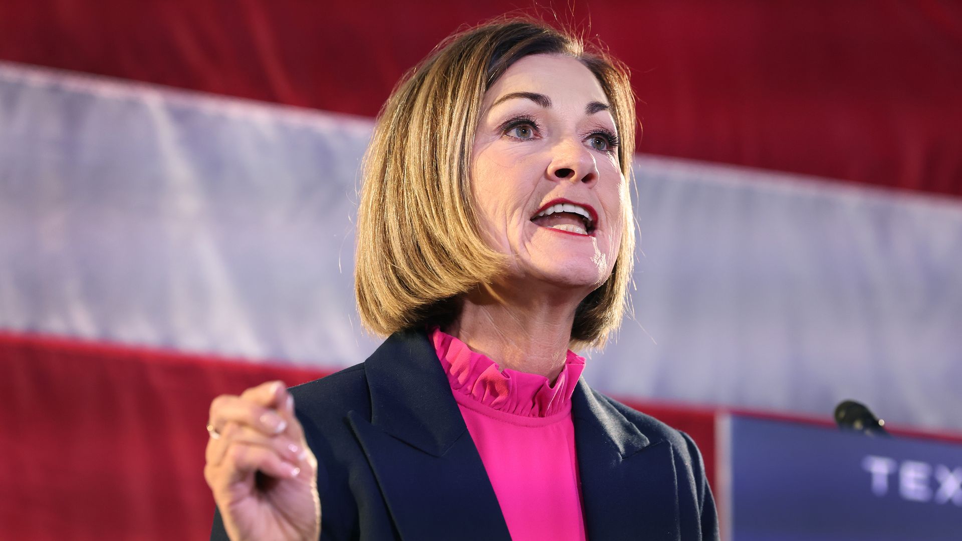 Judge temporarily halts parts of Iowa school book ban