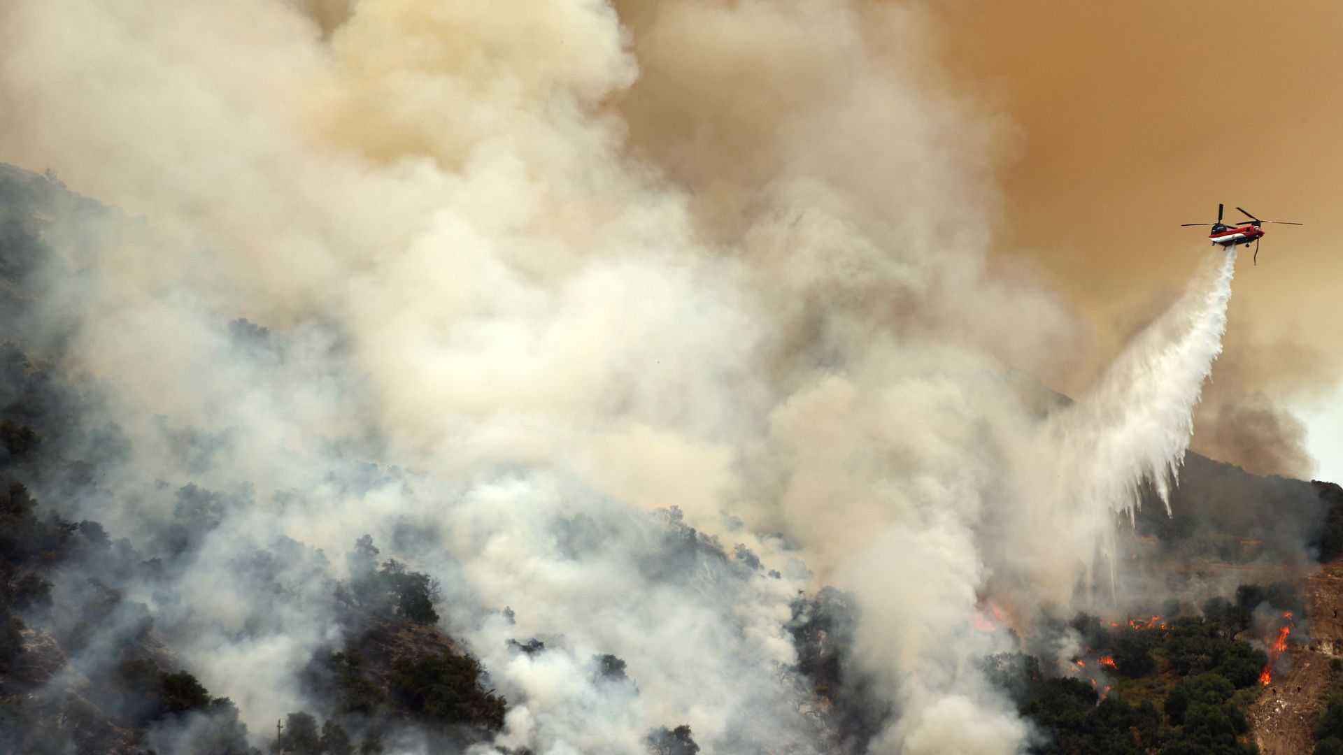 Heat wave breaks records in U.S. West, bakes East with searing temperatures