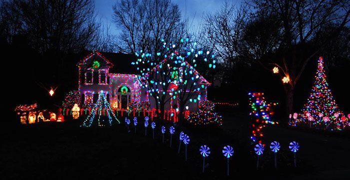 This man’s incredible Christmas light display doubles his electric ...