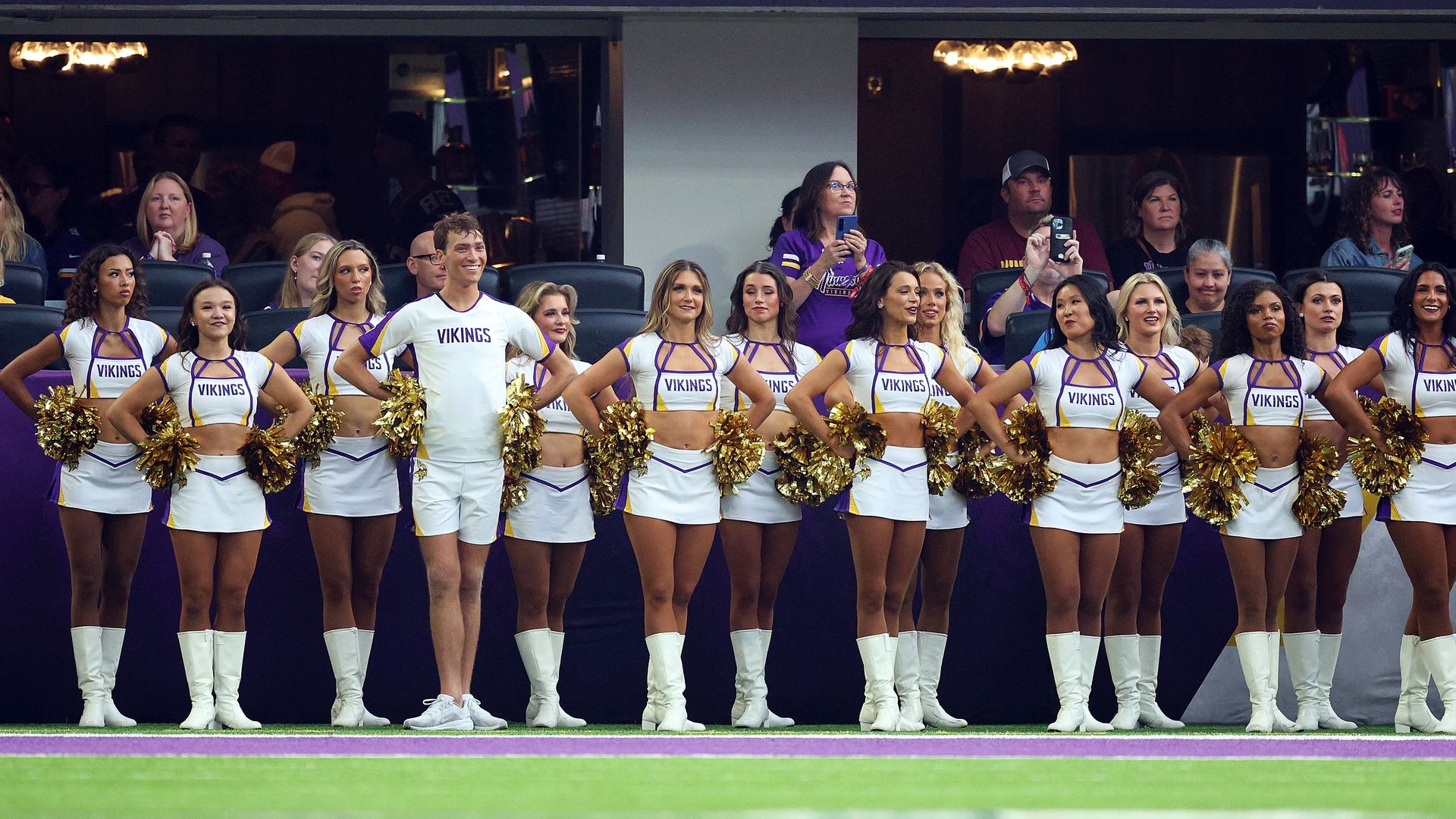 Male Vikings cheerleaders are nothing new at NFL stadiums - Axios Twin ...