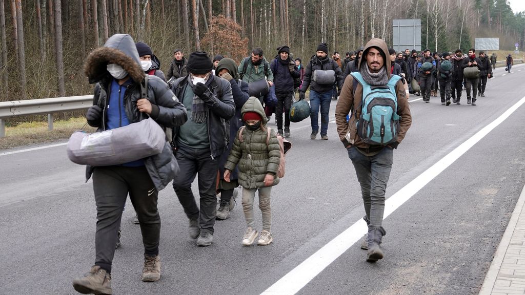 Belarus clears migrant camps at Poland border