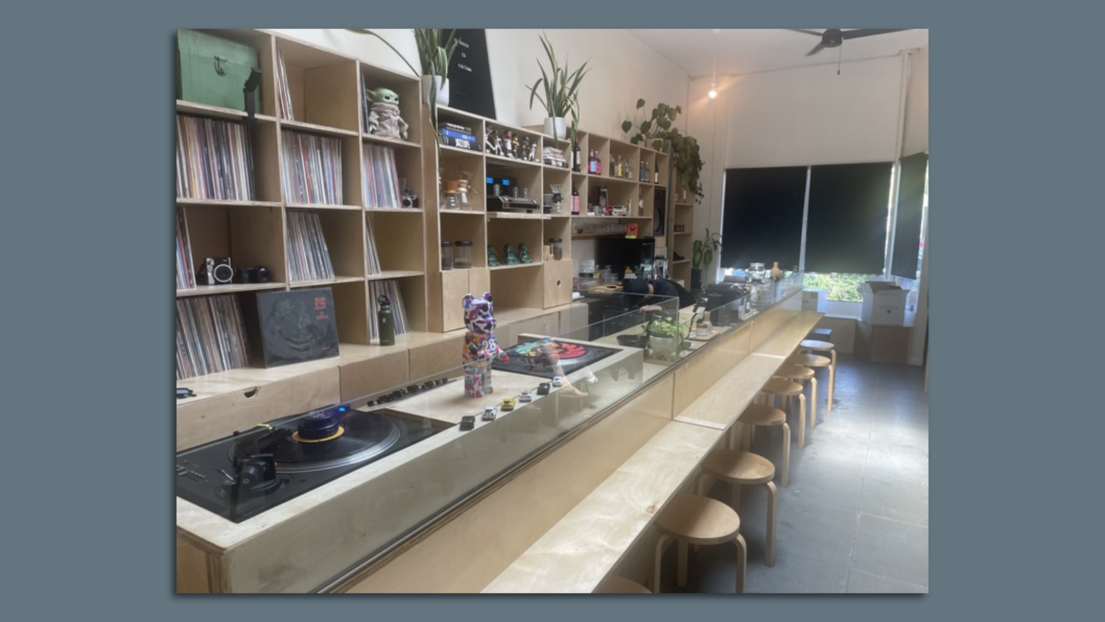 Logan Heights' Longplay HiFi nails the vinyl-bar concept - Axios San Diego