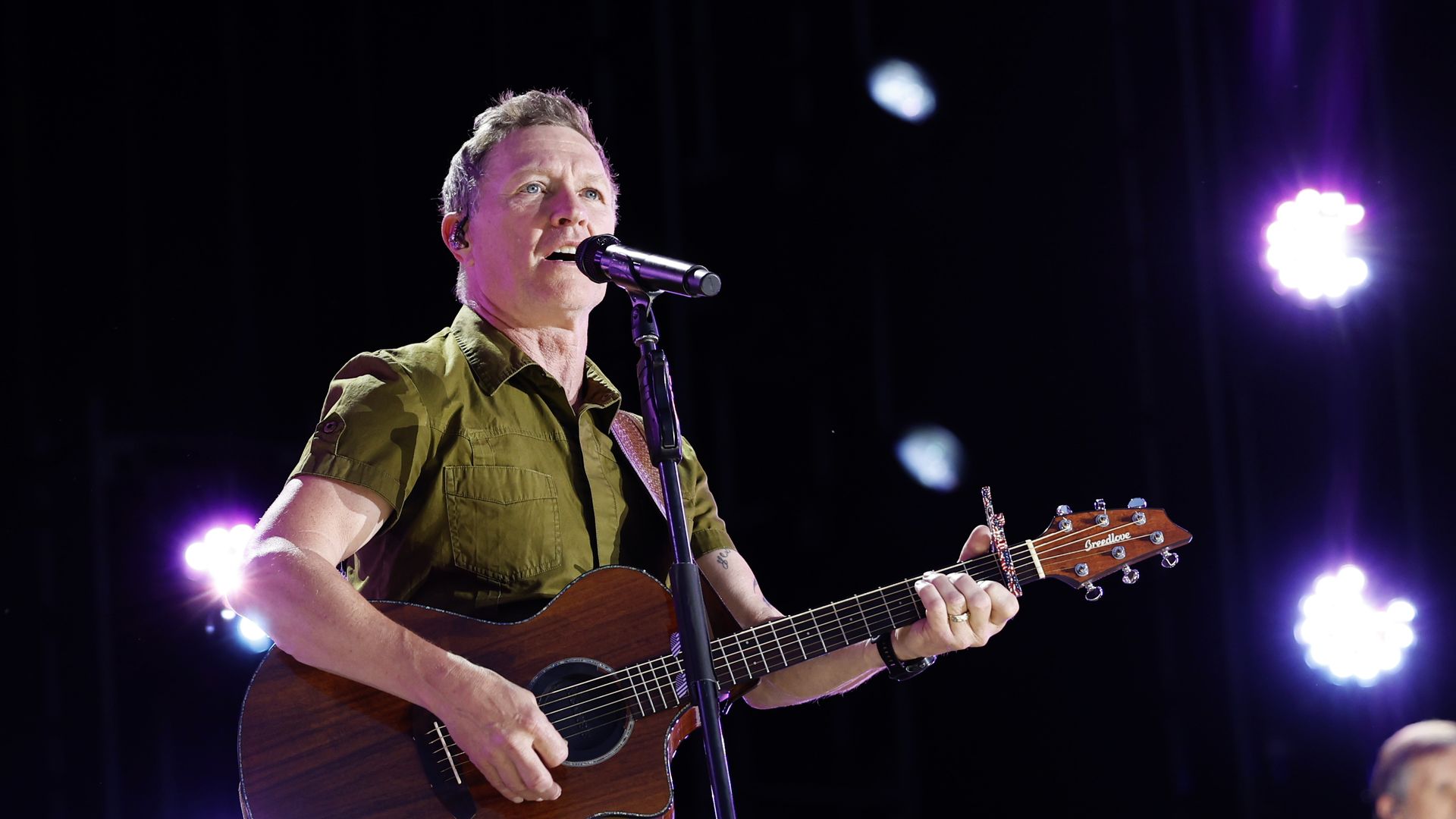 1 photo to go: Craig Morgan at State Fair - Axios Portland