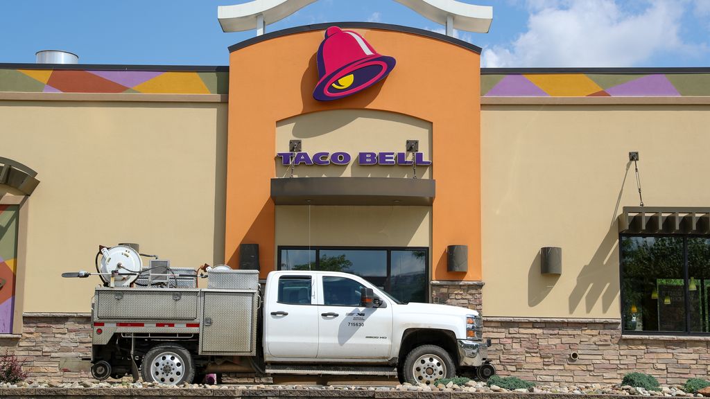 Taco Bell to roll out AI ordering in drive-thrus