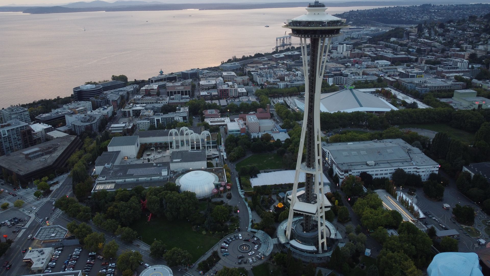 Seattle thought the Space Needle collapsed in 1989 - Axios Seattle