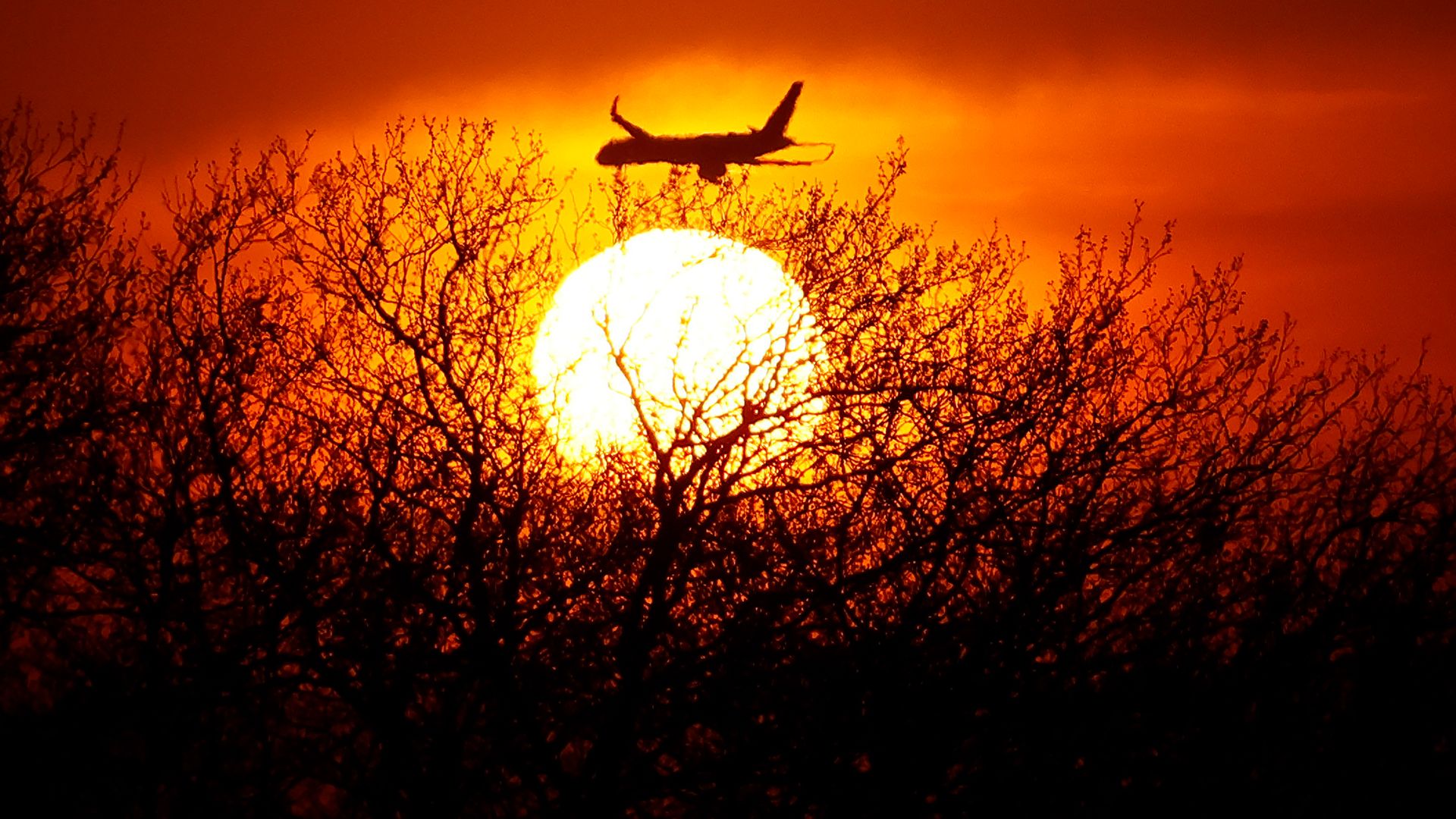 Newark seeing delays, cancellations amid air traffic controller ...