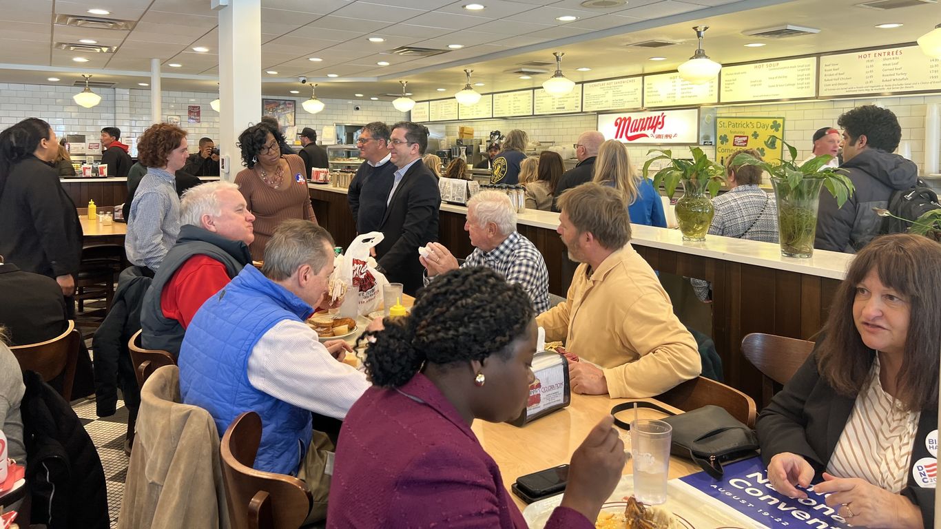 Illinois Democrats carry on election day tradition at Manny's Deli ...