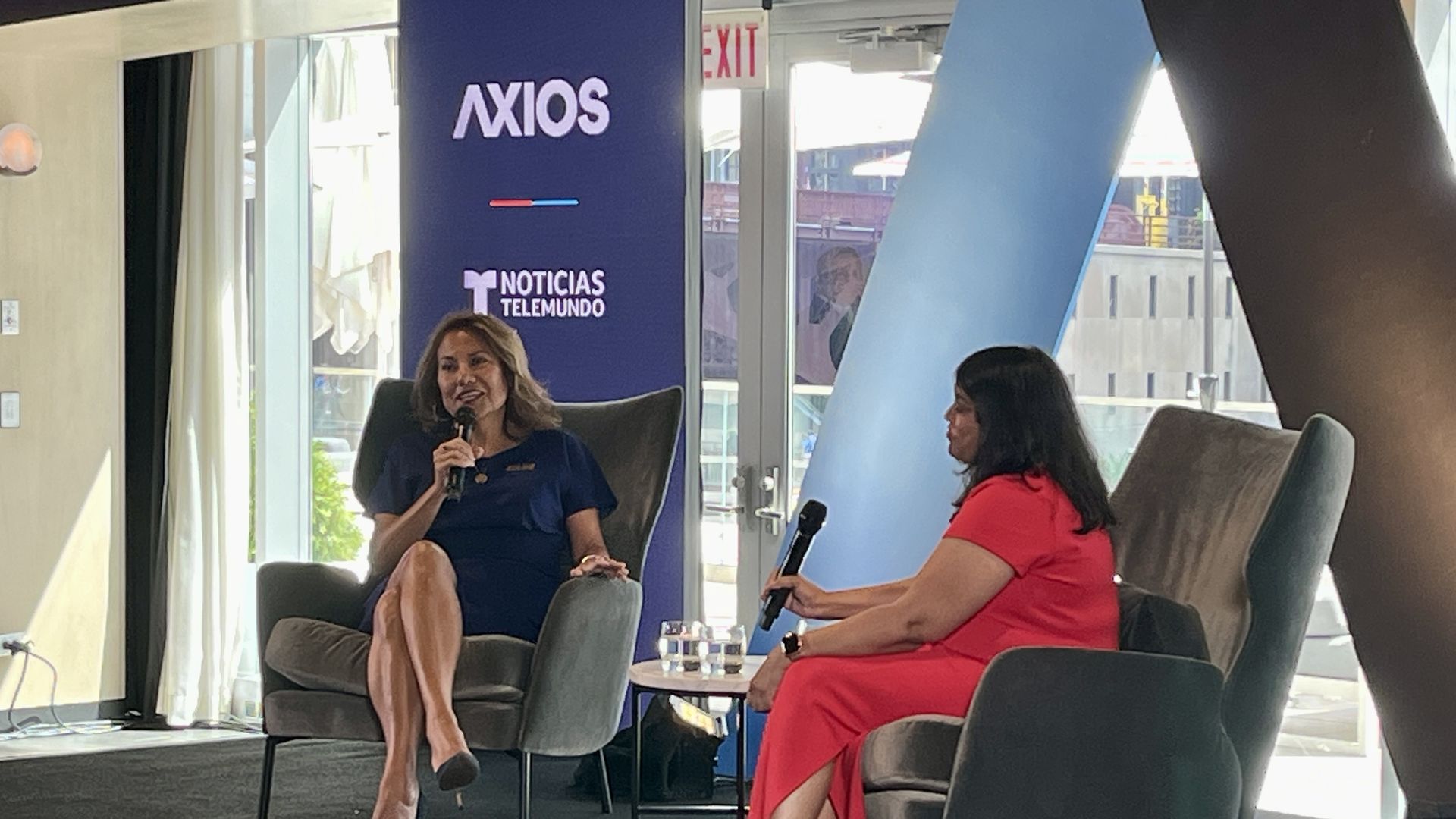 Why the migrant surge before the DNC never happened - Axios Chicago