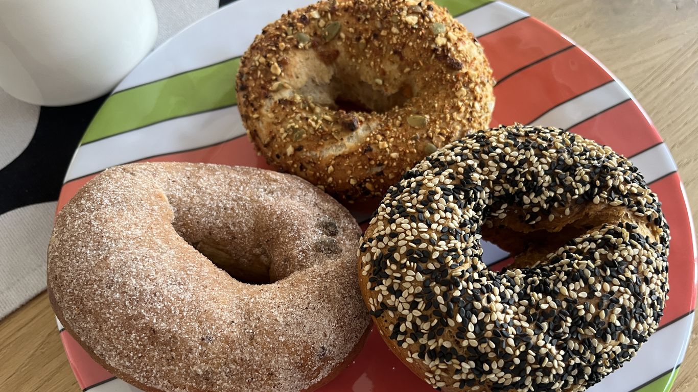 New Chicago bagel spots gets creative with flavors but still nail the ...