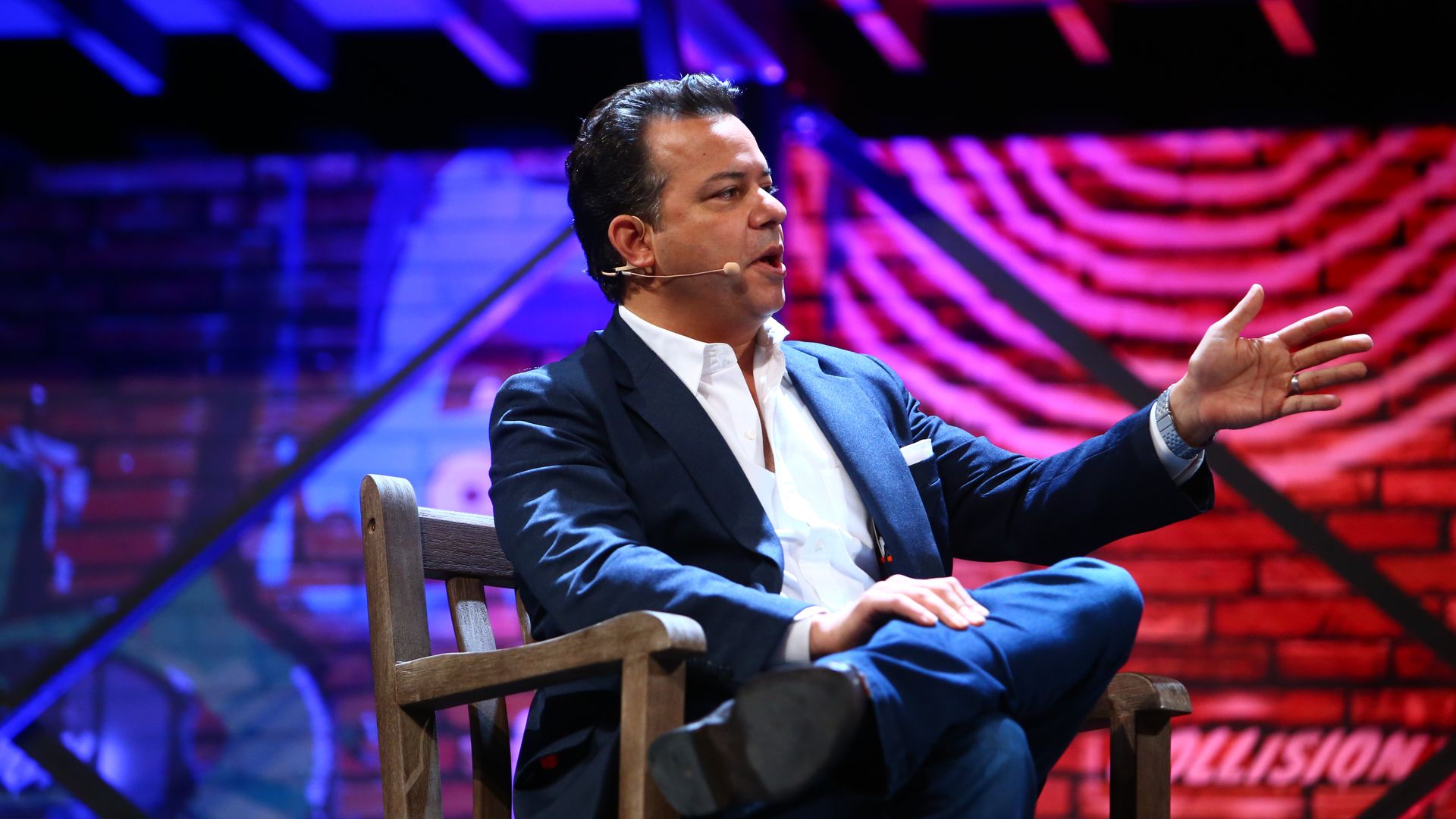 Former CNN anchor John Avlon announces run for Congress as a Democrat