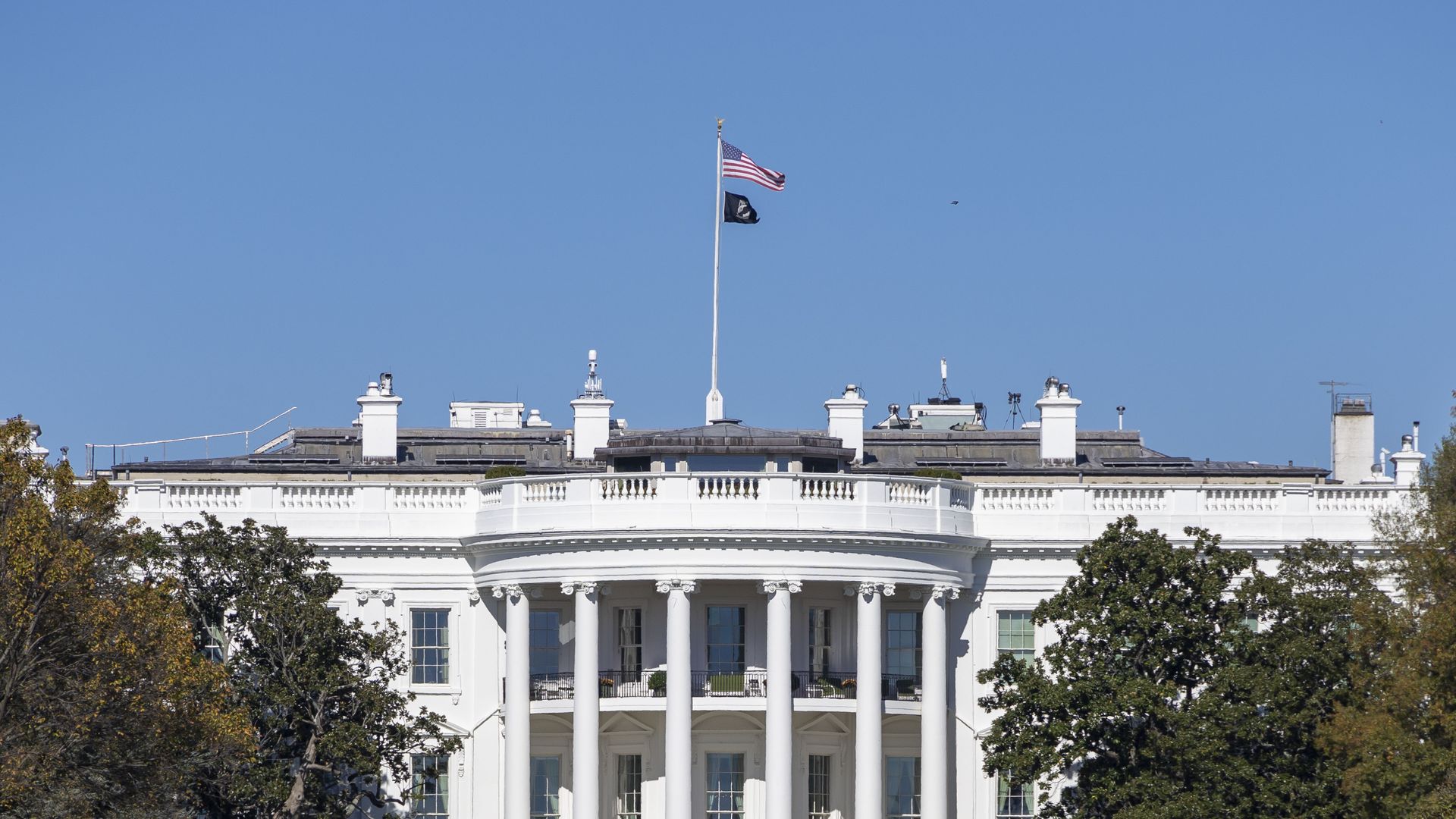 White House briefs conservative influencers on Epstein files