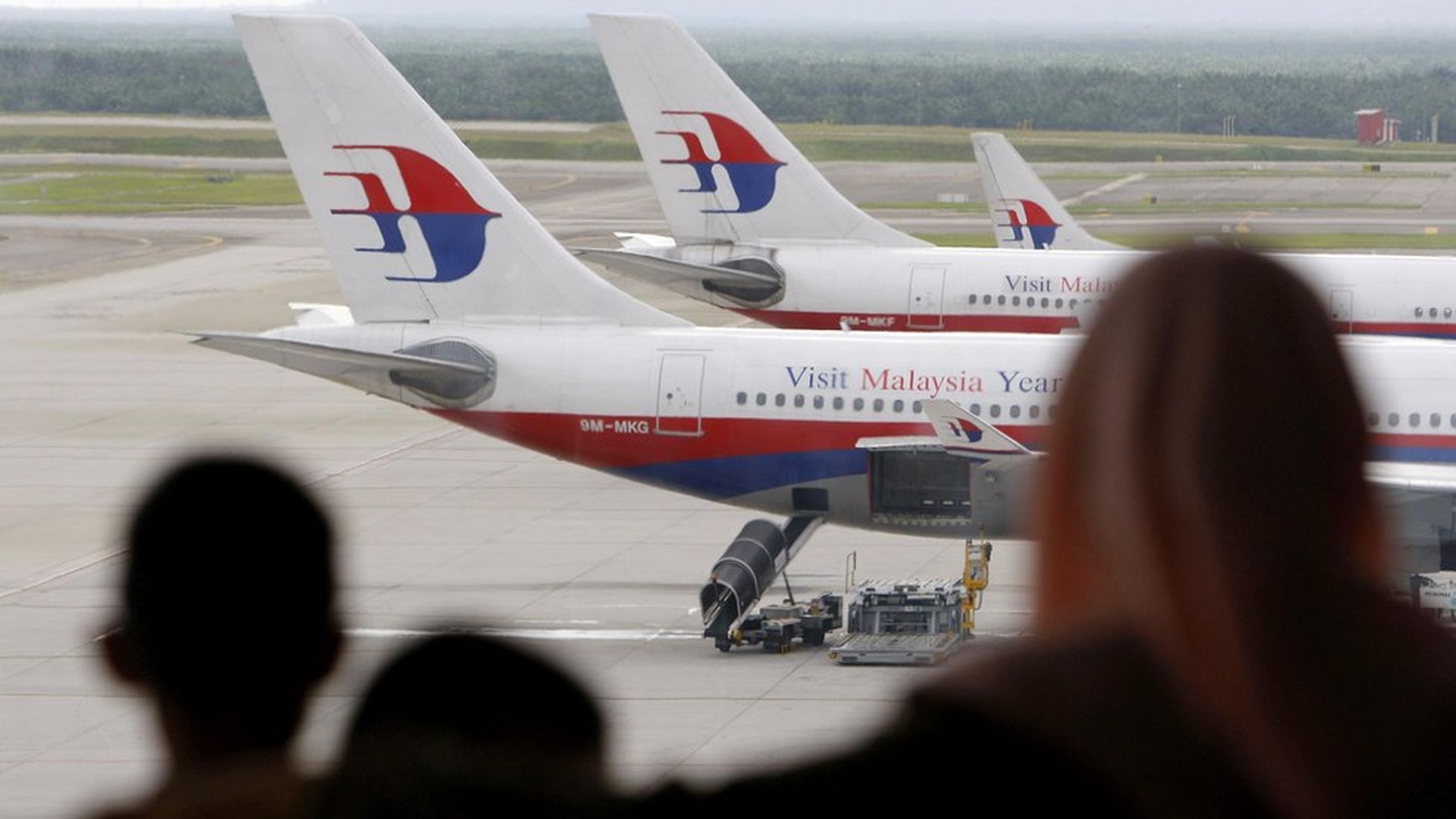 Malaysia Airlines becomes first to install satellite trackers
