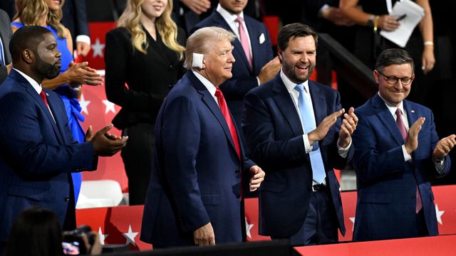 "We Love Trump": RNC crowd welcomes GOP nominee after shooting