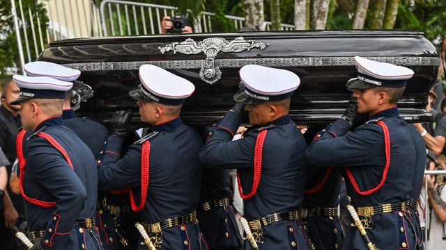 Pelé funeral: Brazil soccer legend laid to rest after thousands bid ...