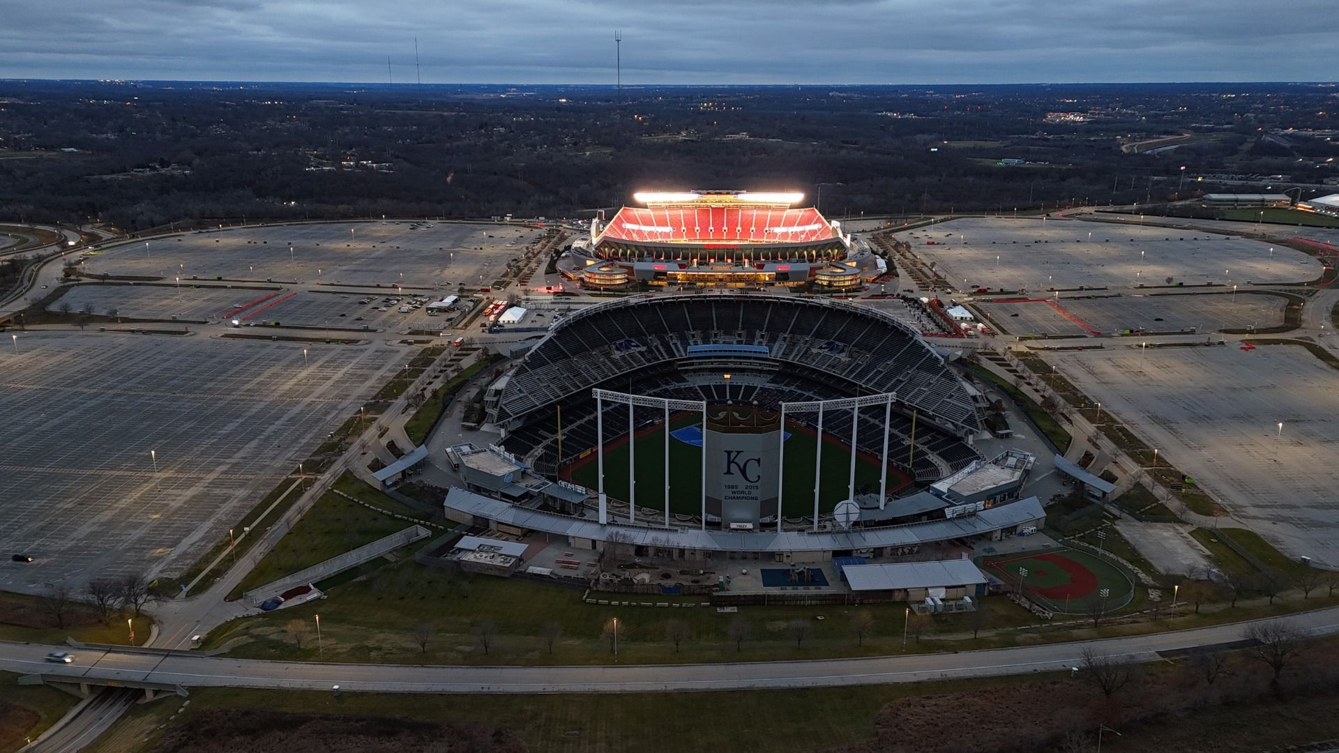 Kansas punts Royals, Chiefs stadium deal deadline to December - Axios ...