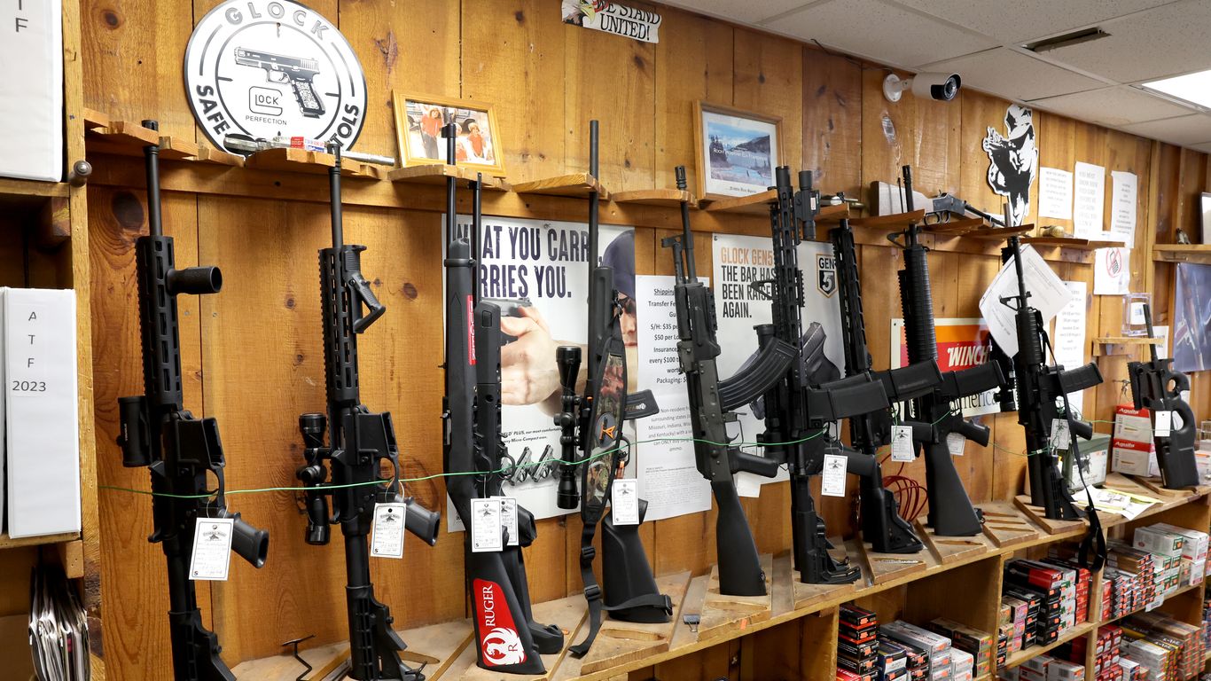 Illinois judge temporarily pauses state's new gun control ban
