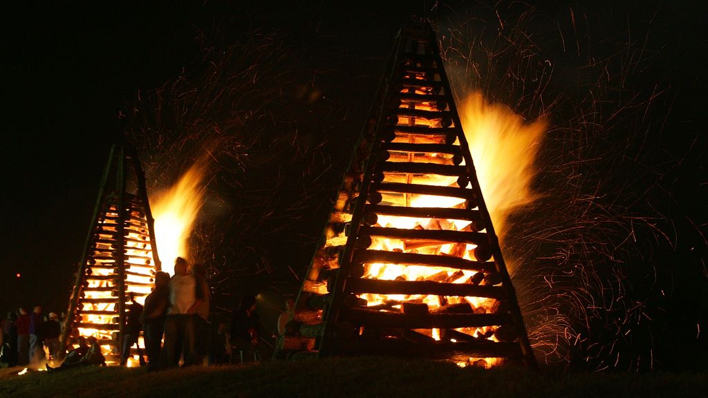 How to watch Christmas bonfires in New Orleans - Axios New Orleans