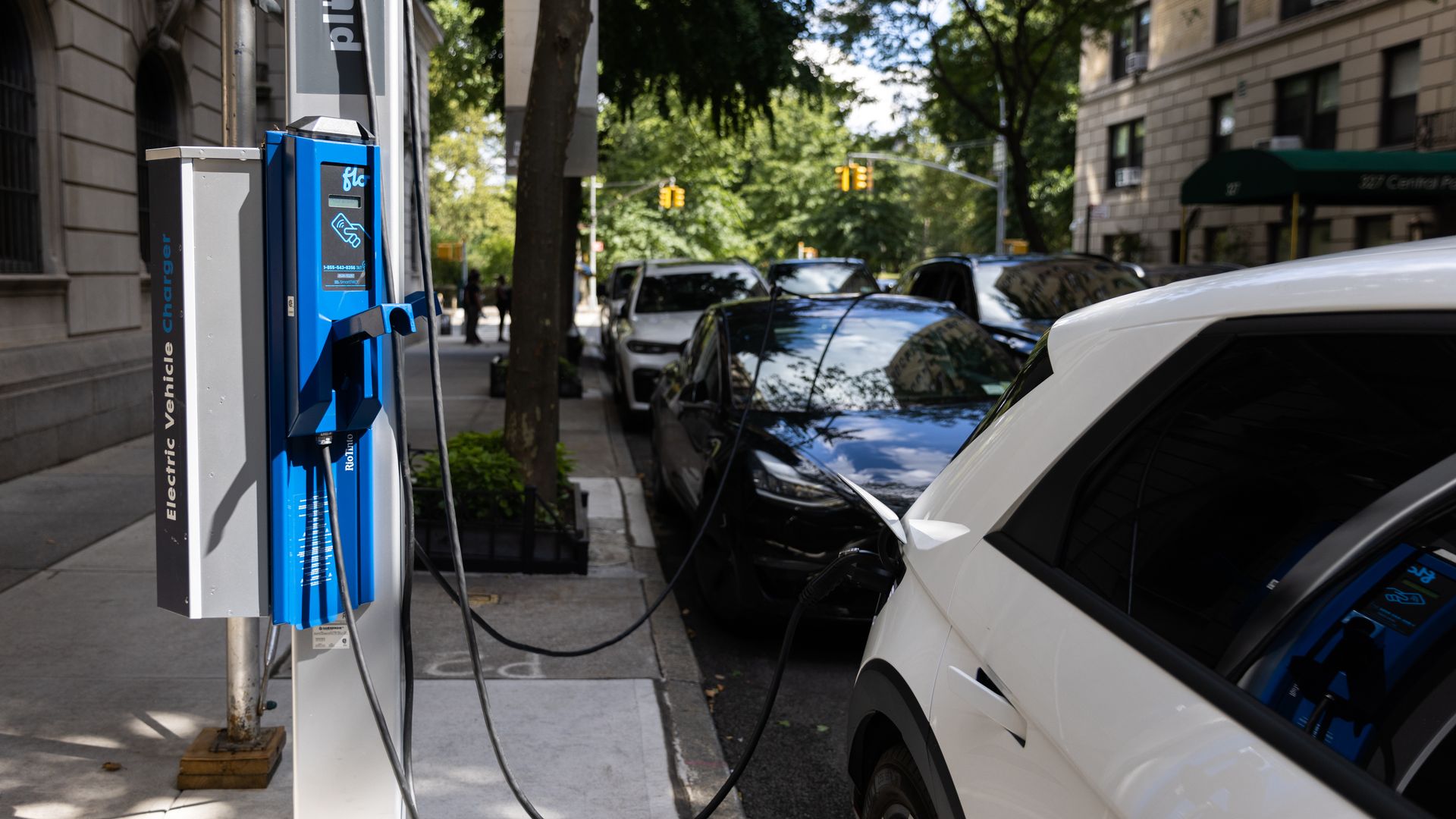 San Francisco launching curbside EV charging pilot program - Axios San ...