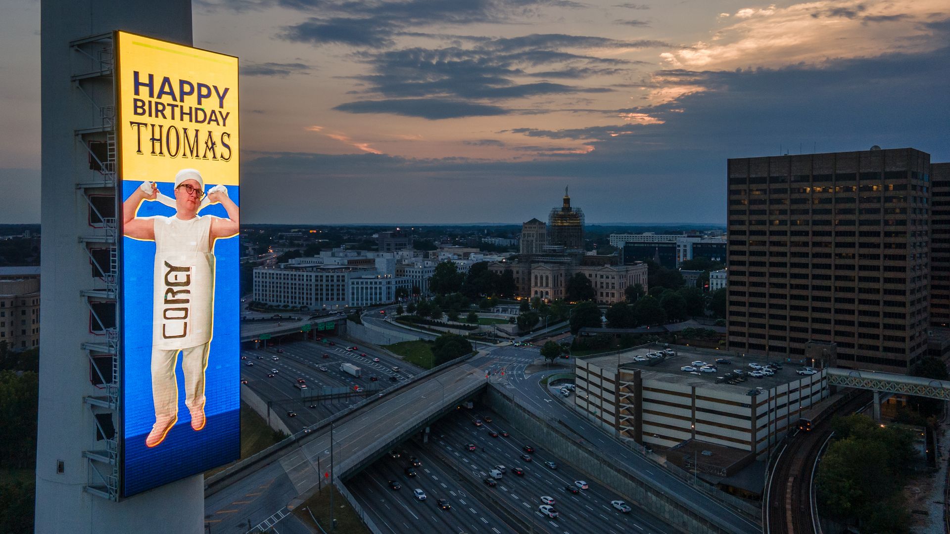 Pic du jour: The Thomas Tower (temporarily) - Axios Atlanta