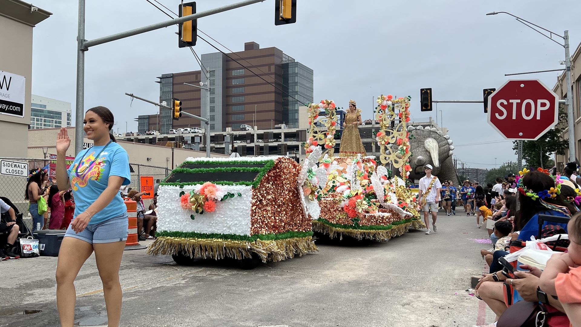 Fiesta parades: Your guide to Battle of Flowers and Fiesta Flambeau ...