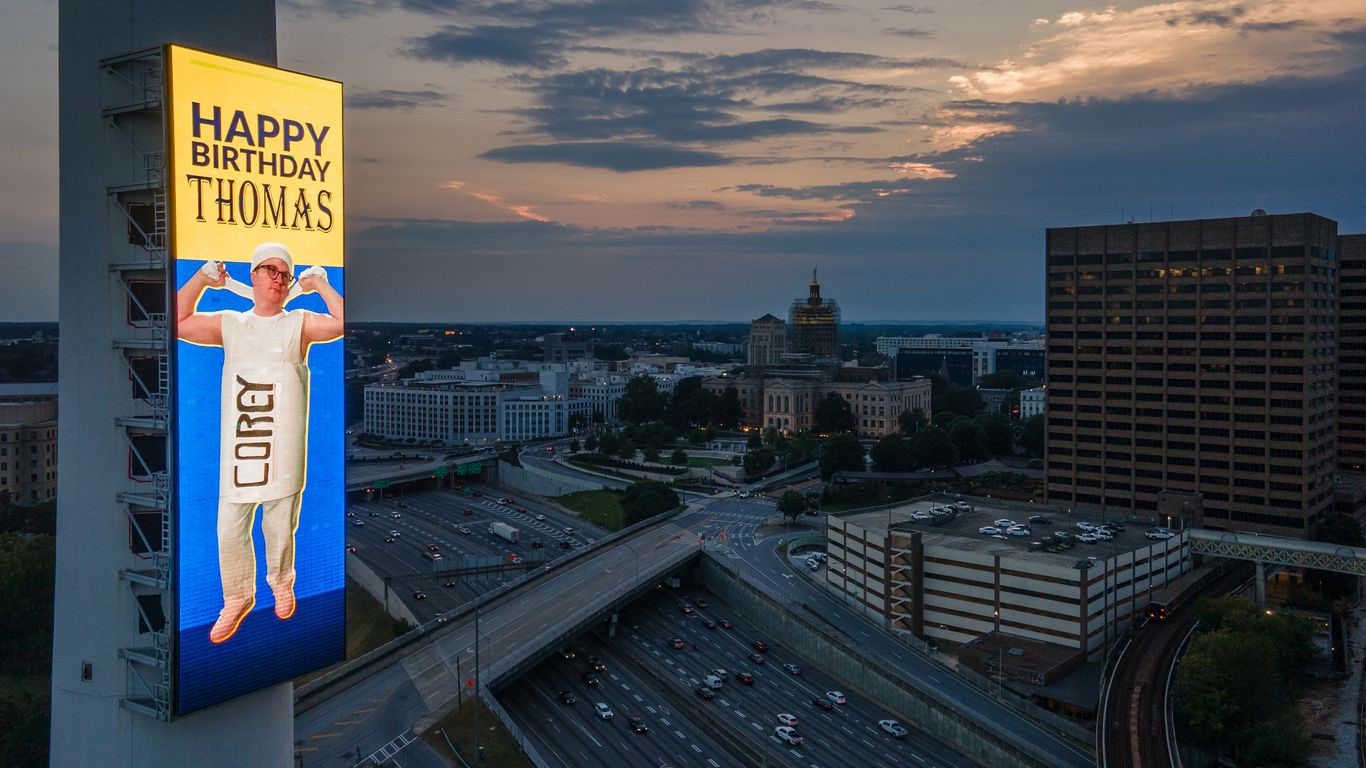 Pic du jour: The Thomas Tower (temporarily) - Axios Atlanta