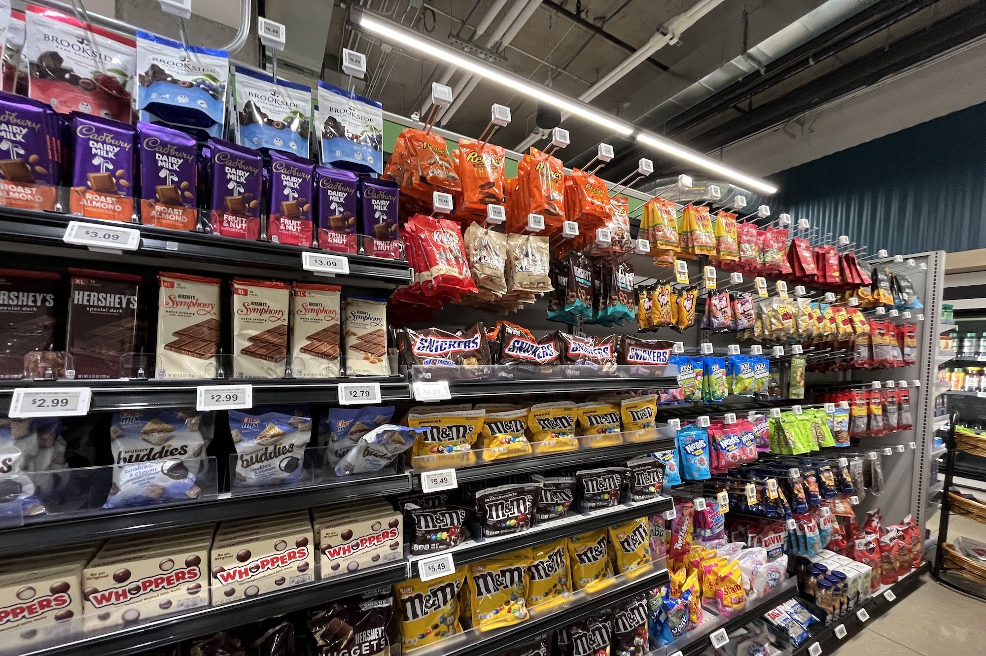 Amazon Grocery opens in downtown Chicago - Axios Chicago