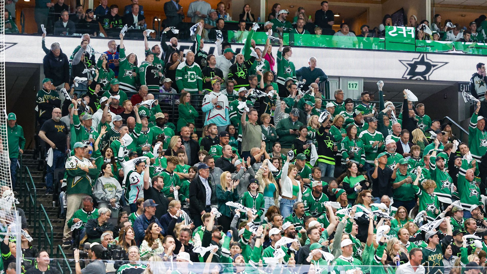 Does Dallas have bad fans? - Axios Dallas