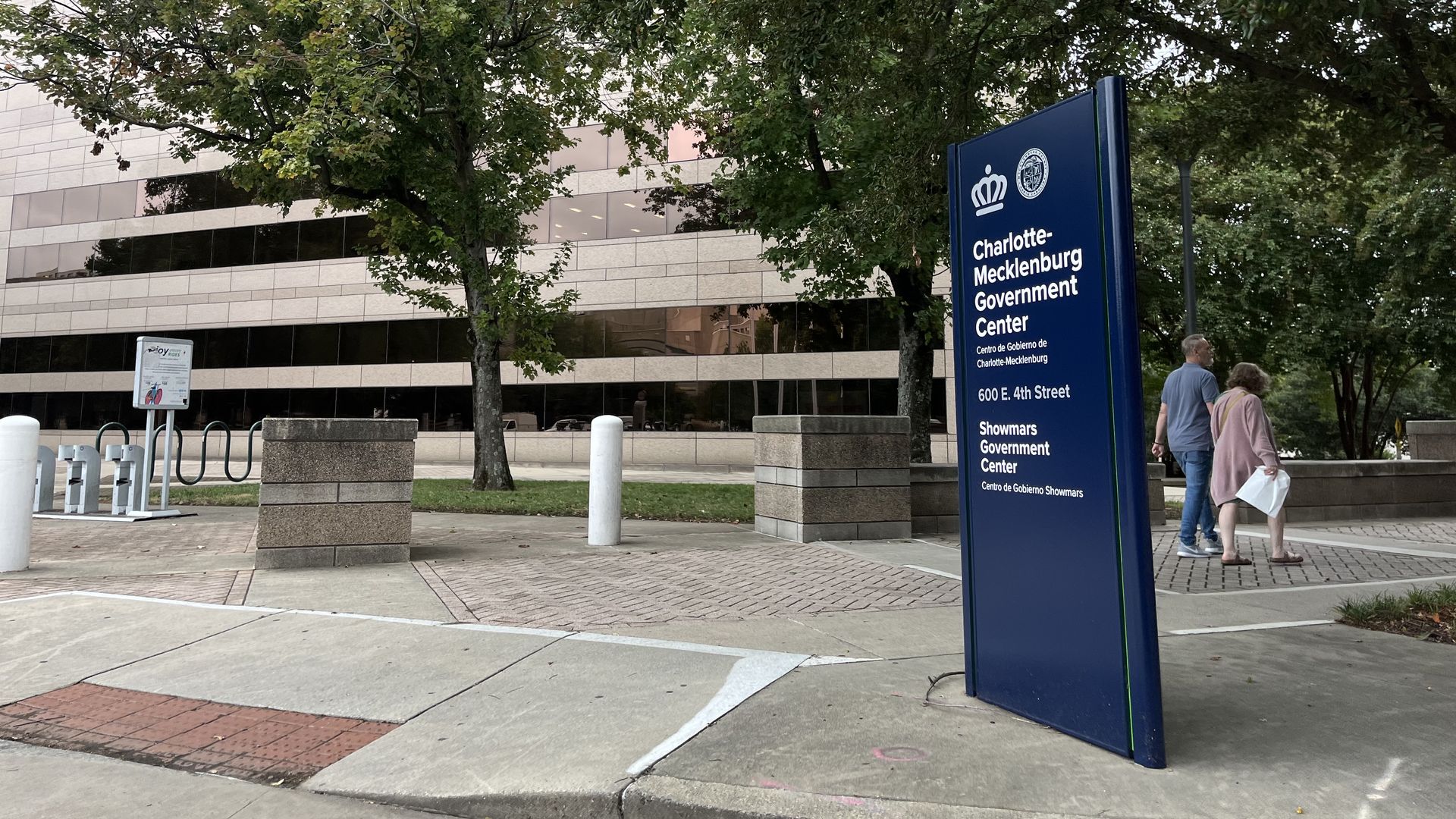 How much Mecklenburg County's top leaders make each year - Axios Charlotte