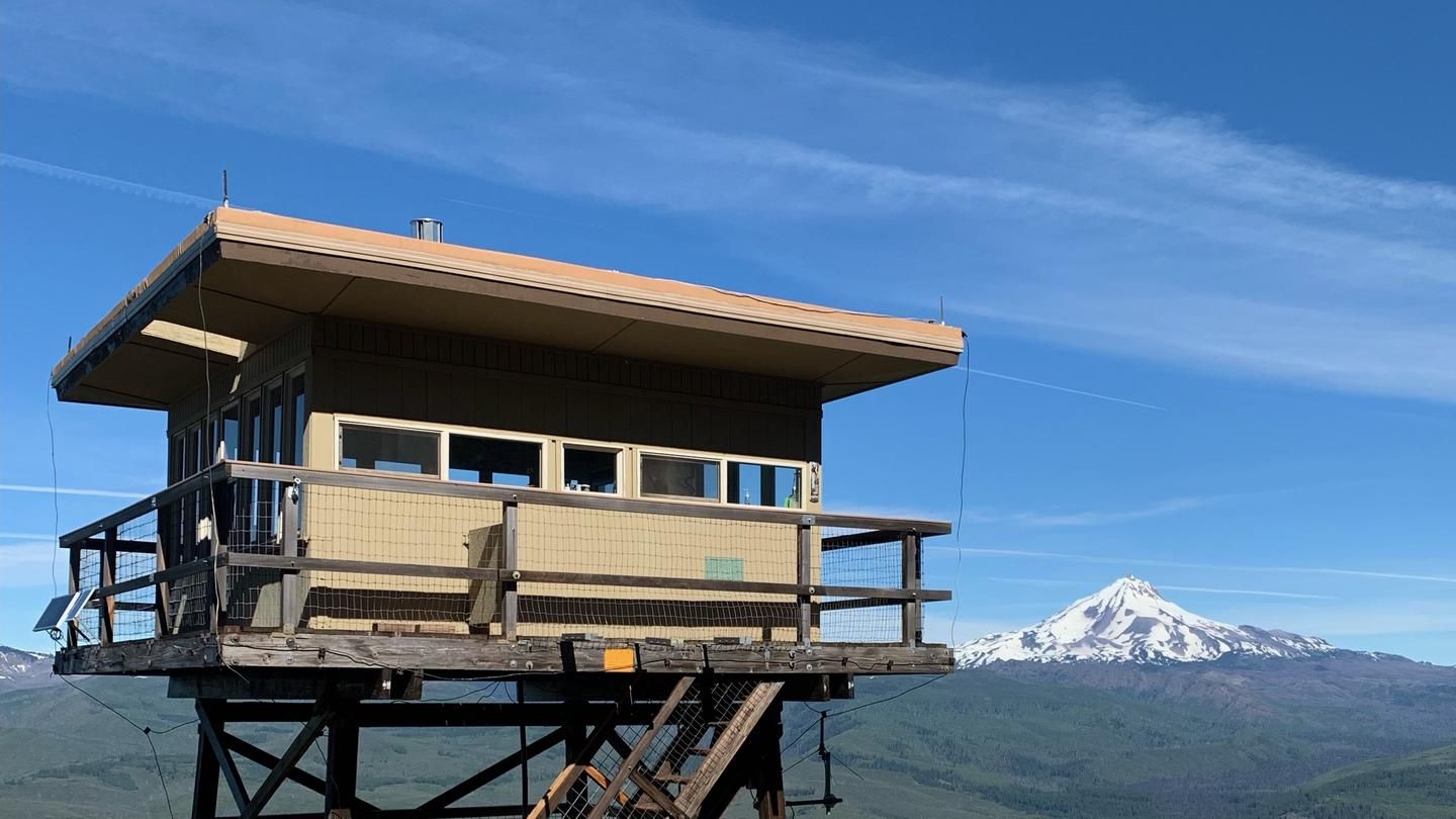 How to camp in Oregon’s wildfire lookouts - Axios Portland