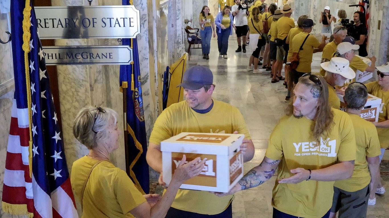 Ending closed primary elections could benefit young voters and Latinos