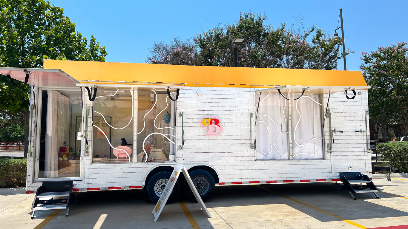 OB-GYN mobile clinic brings reproductive health care to college ...