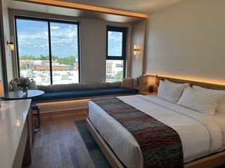 Compton Hotel brings restaurants, 142 guest rooms to downtown ...