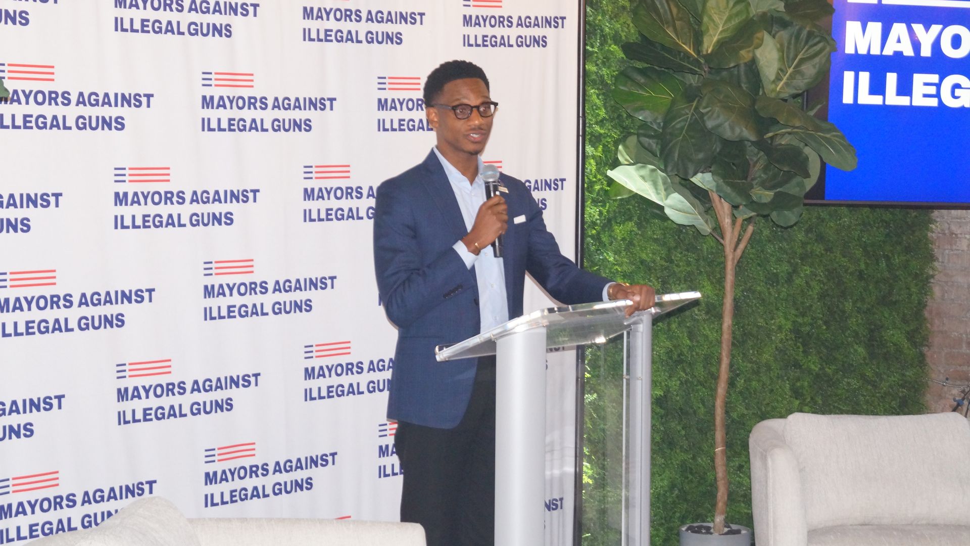 Top Democrats visit Cleveland for Democratic Mayors Association summit ...