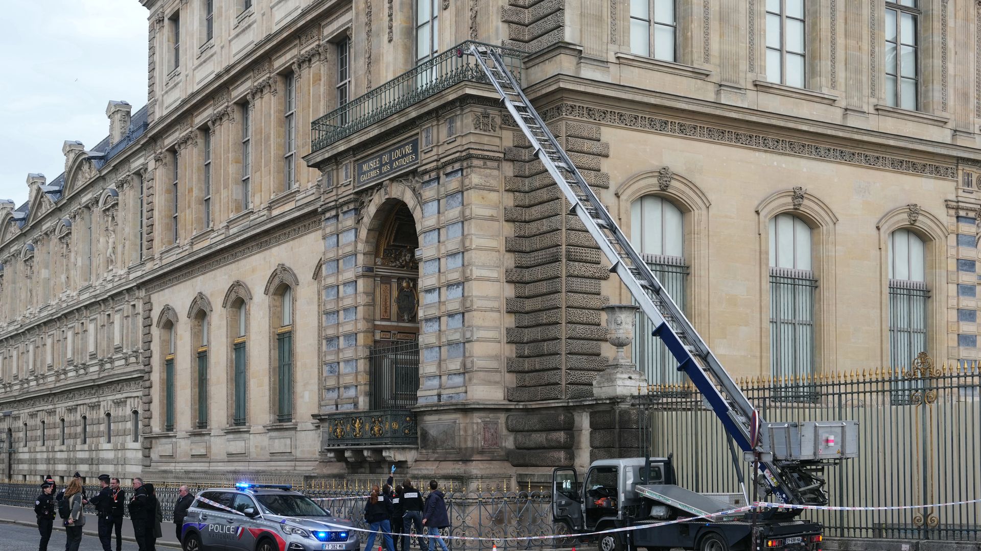 Louvre robbery: What to know about museum jewels heist