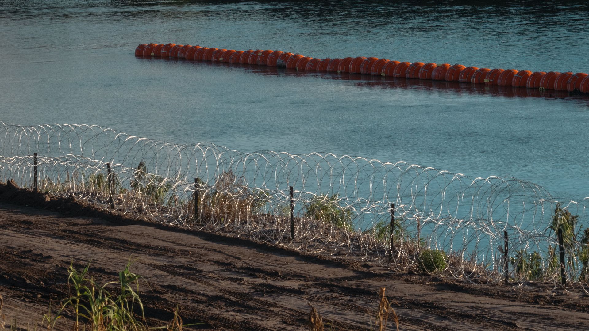 Judge denies Texas bid to stop U.S. agents cutting border razor wire