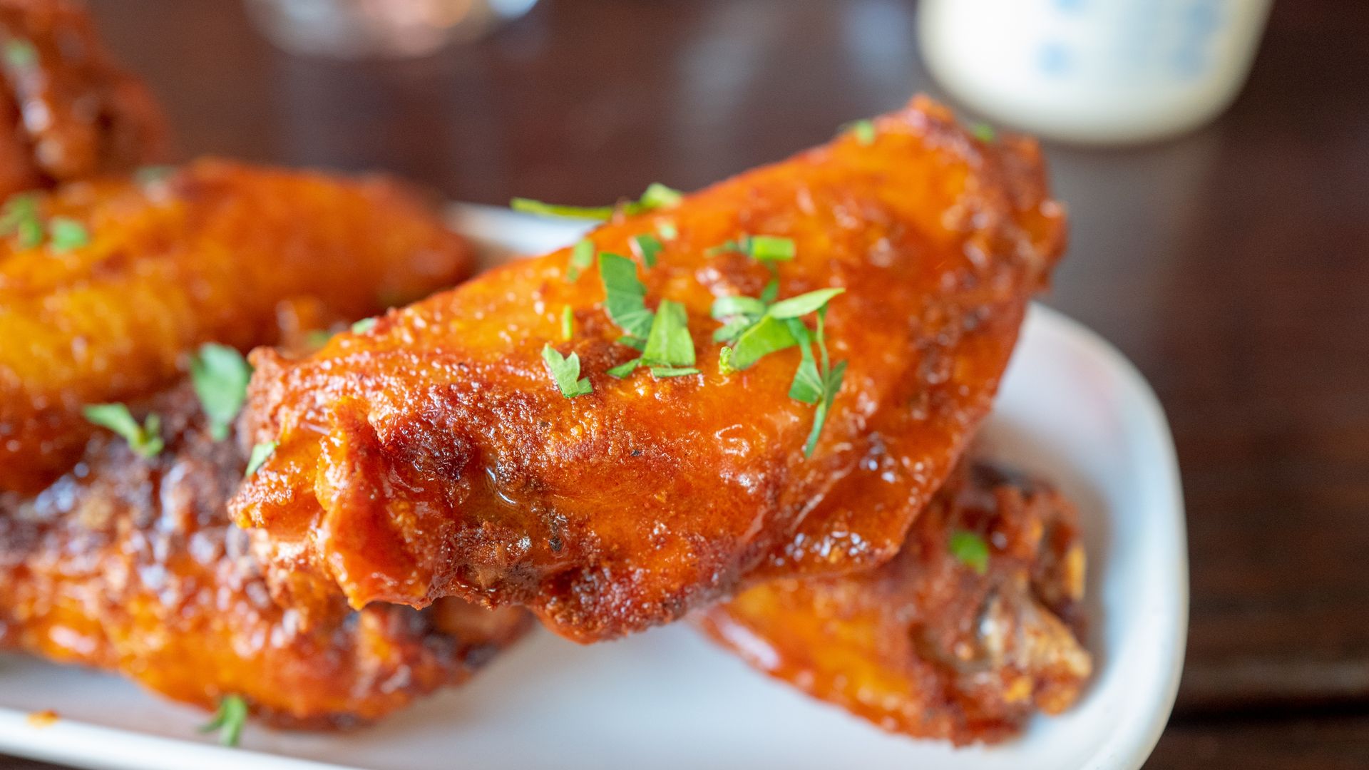 Buffalo wing inflation trickles down to Austin businesses - Axios Austin