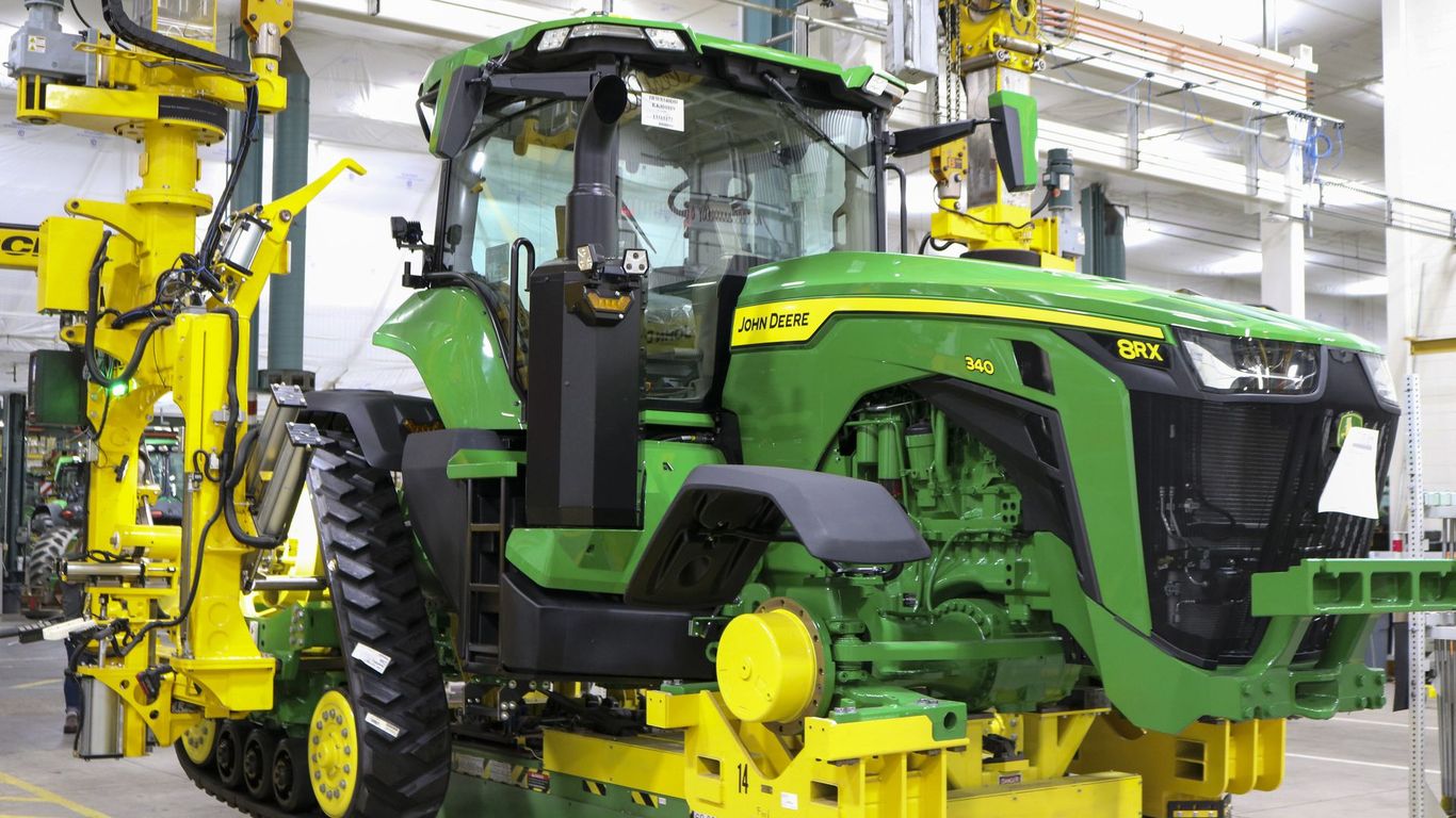 John Deere eyes 5G for its factories - Axios Des Moines