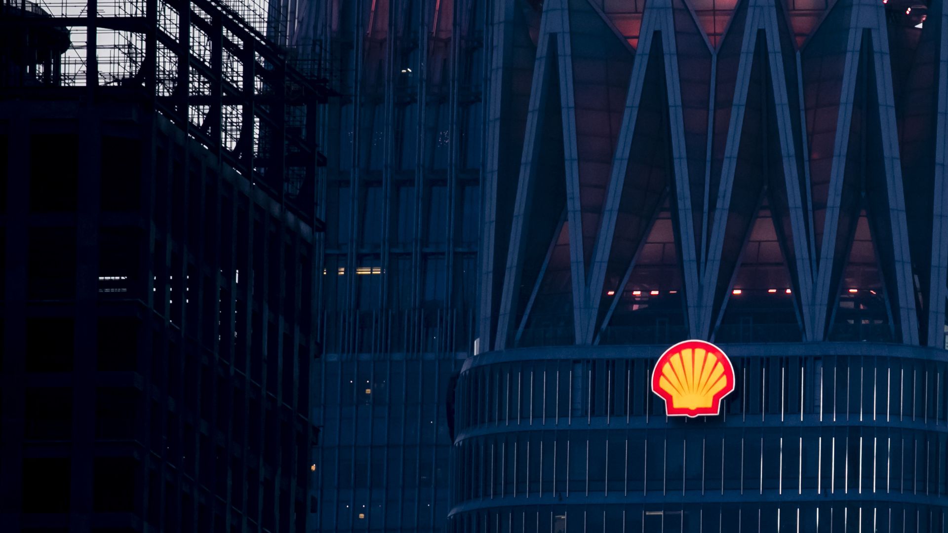 Scoop: Shell sits out Washington carbon tax fight
