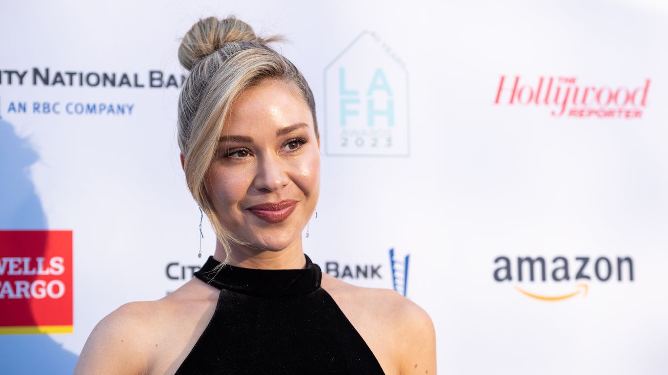 Former "Bachelorette" star Gabby Windey comes out as queer on "The View ...