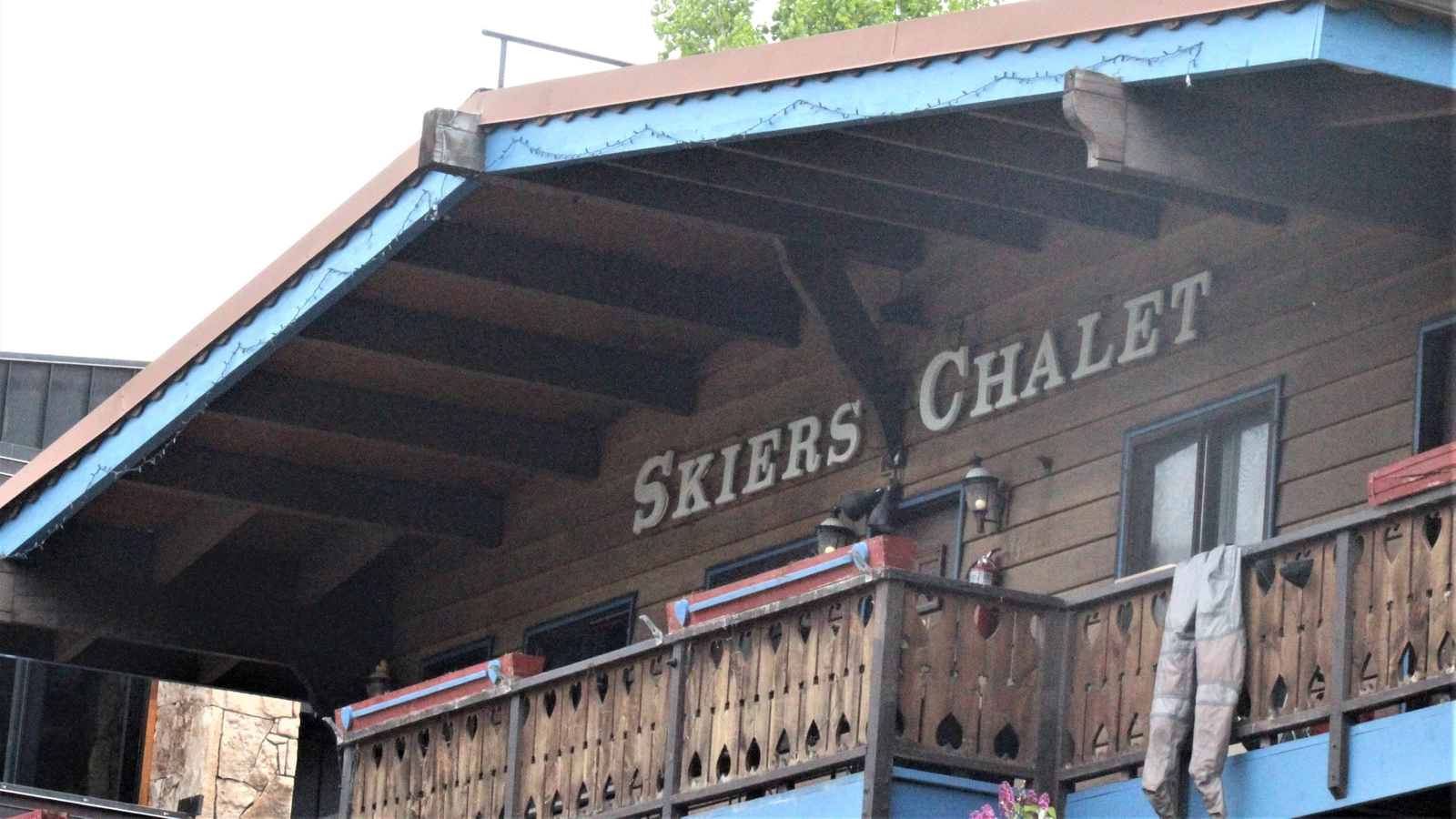 Ski-bum haven Skiers Chalet closes in Aspen - Axios Denver