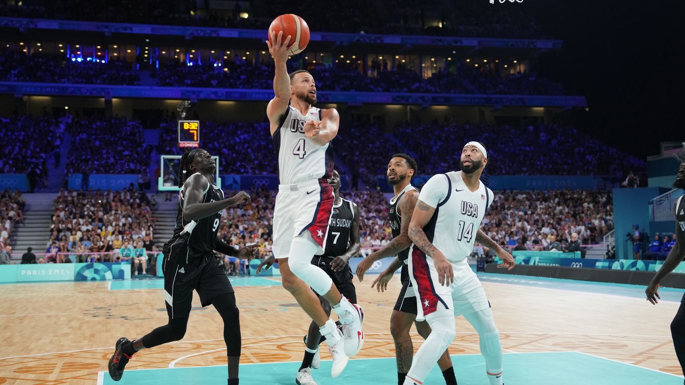 Photo to go: Team USA makes quarterfinals - Axios San Francisco