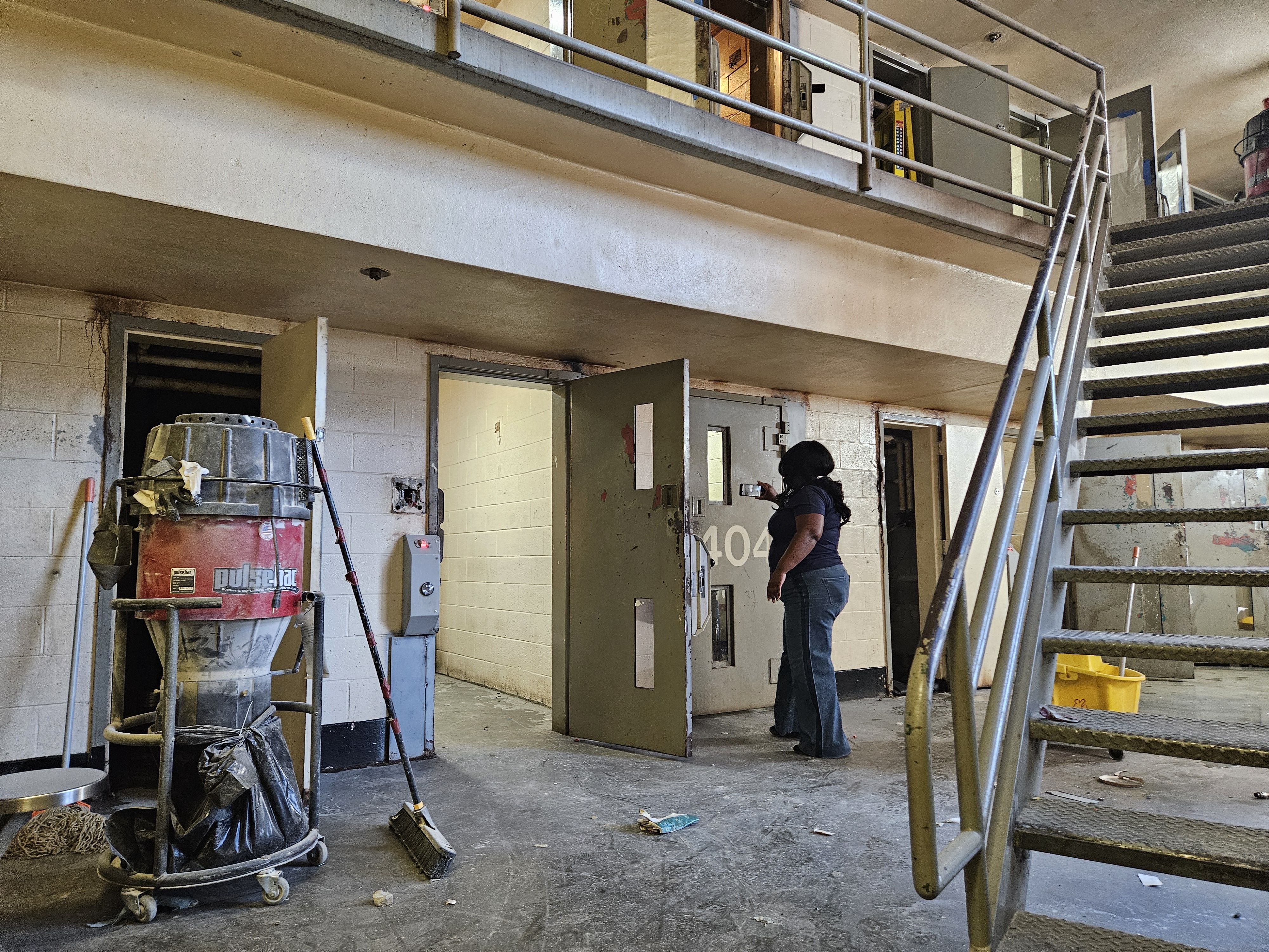 Sheriff Labat blasts county for halting new Fulton jail project - Axios ...